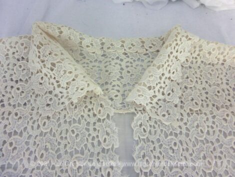 Ancienne guimpe ou plastron dentelle - Le Grenier de Lisette